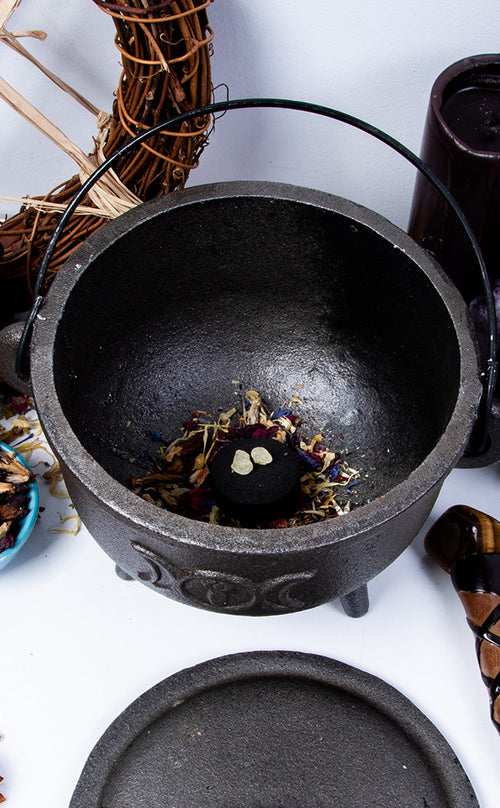 Large Triple Moon Tripod Cauldron w Lid
